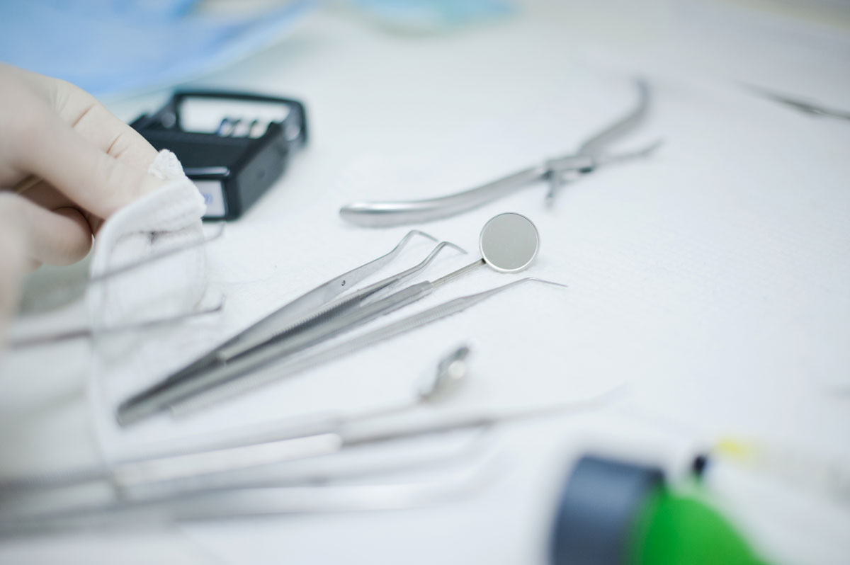 Ultrasonic implant site preparation using PIEZOSURGERY®: a multicenter ...